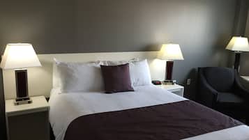 Quarto executivo | Roupas de cama premium, escrivaninha, cortinas blackout