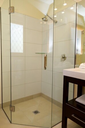 Suite de Luxo | Duche na casa de banho