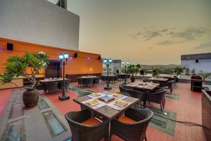 2 restaurantes, pequenos-almoços servidos, cozinha asiática 