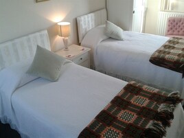 Quarto Twin, casa de banho anexa