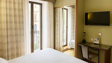 Quarto Duplo Standard, casa de banho anexa | Camas desdobráveis, Wi-fi grátis, roupa de cama fornecida
