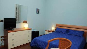 Minibar, cofre no quarto, com decoração personalizada