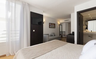 Quarto Triplo (2 adults + 1 child) | Cofre no quarto, Wi-fi 