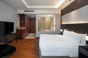 Quarto luxo | Frigobar, cofres nos quartos, escrivaninha, cortinas blackout