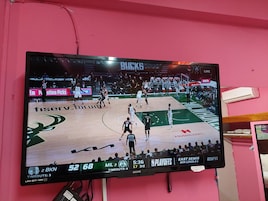 Chuveiro, chuveiro com efeito de chuva, produtos de toalete grátis