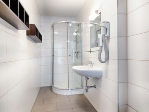 Quarto Quádruplo | Com mobília individualizada, secretária, quartos insonorizados