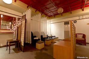 Massagens com pedras quentes, massagens suecas, tratamentos faciais