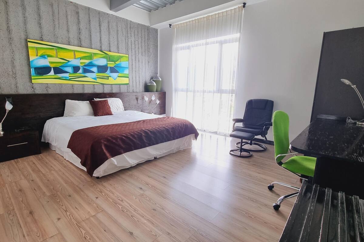 1 quarto, roupa de alta qualidade, edredões de penas, minibar