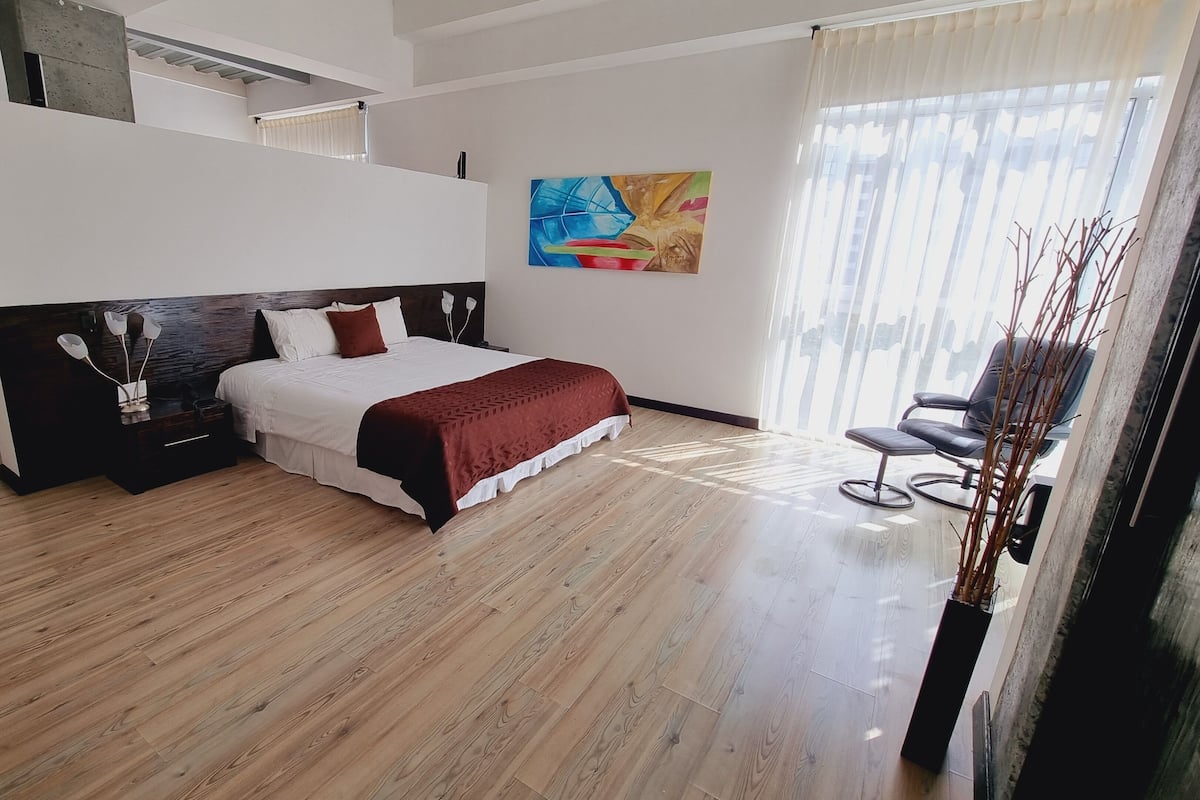 Suite, 1 cama king-size e sofá-cama | 1 quarto, roupa de alta qualidade, edredões de penas, minibar