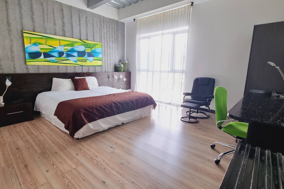 1 quarto, roupa de alta qualidade, edredões de penas, minibar