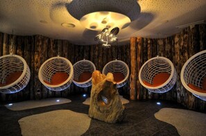 Sauna, banheira de hidromassagem, tratamentos corporais, hidroterapia 