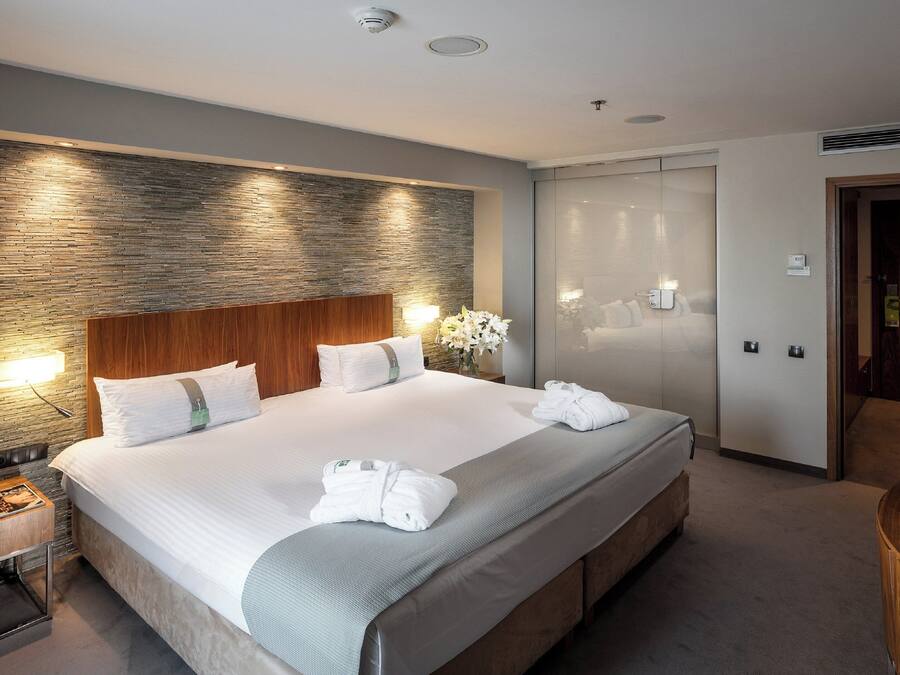Suíte, 1 quarto | Frigobar, cofres nos quartos, escrivaninha