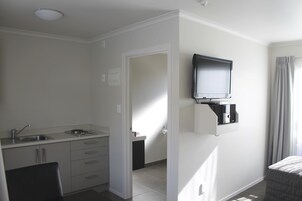 Quarto Standard, 1 quarto | Sala de estar | Televisor LCD de 32 polegadas com canais digitais, televisor 