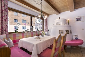 Pequeno-almoço tipo buffet mediante uma taxa 