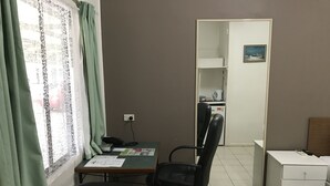 Quarto Duplo Básico, 1 cama de casal | Cortinas/cortinados opacos, Wi-fi grátis 