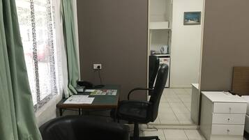 Quarto Duplo Básico, 1 cama de casal | Cortinas/cortinados opacos, Wi-fi grátis