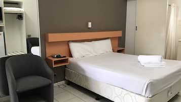 Quarto Duplo Standard, 1 cama de casal | Cortinas/cortinados opacos, Wi-fi grátis