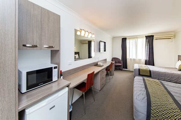 버크 앤 윌스 모터 인 - 킨가로이