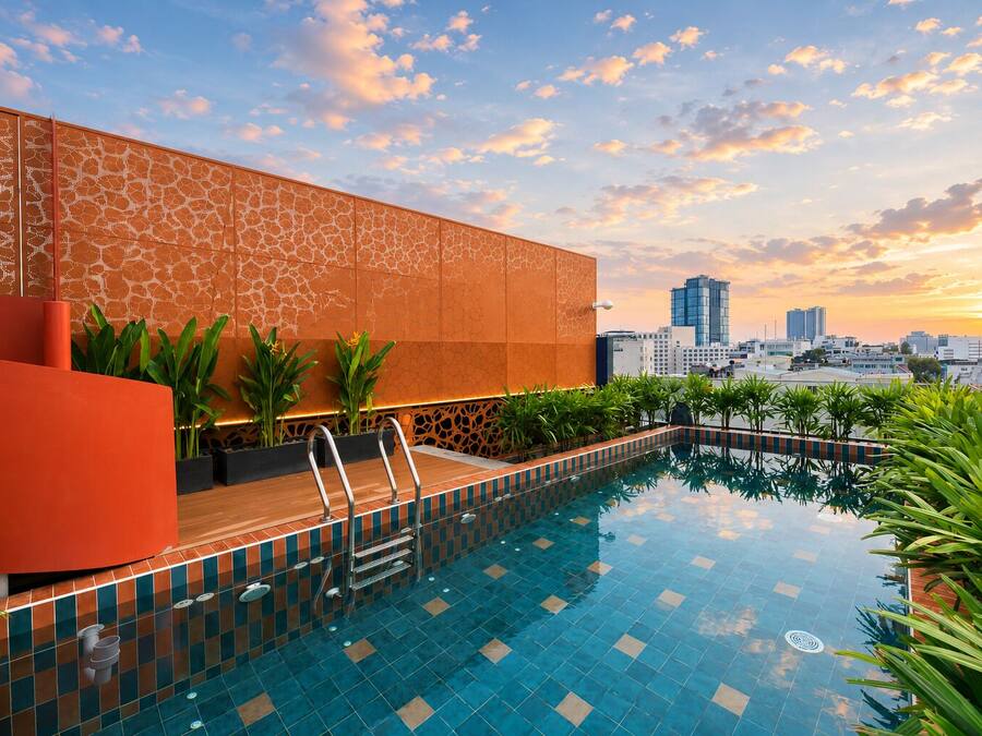 Piscina exterior, da(s) 7:00 à(s) 19:00, guarda-sóis, espreguiçadeiras
