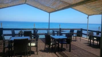 2 restaurantes, pequenos-almoços servidos, cozinha francesa