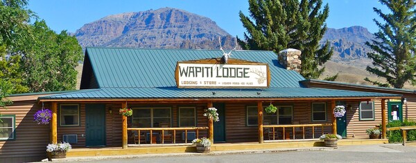 The Historic Wapiti Lodge - Wyoming