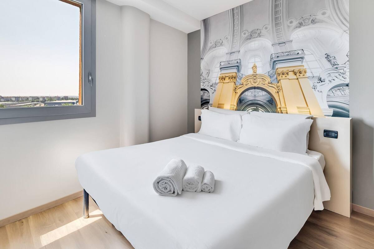 Quarto Duplo Superior, não fumadores | Cofre no quarto, secretária