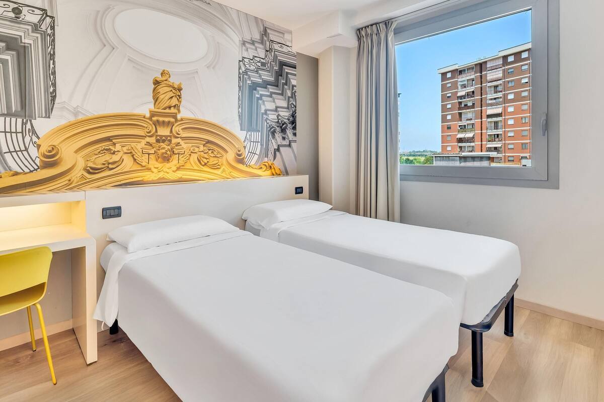 Quarto Twin Standard, não fumadores | Cofre no quarto, secretária