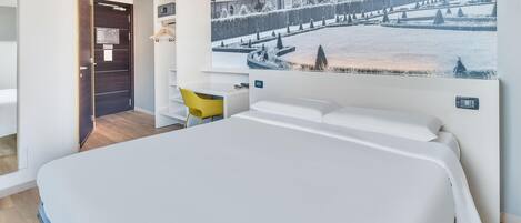 Cofre no quarto, secretária