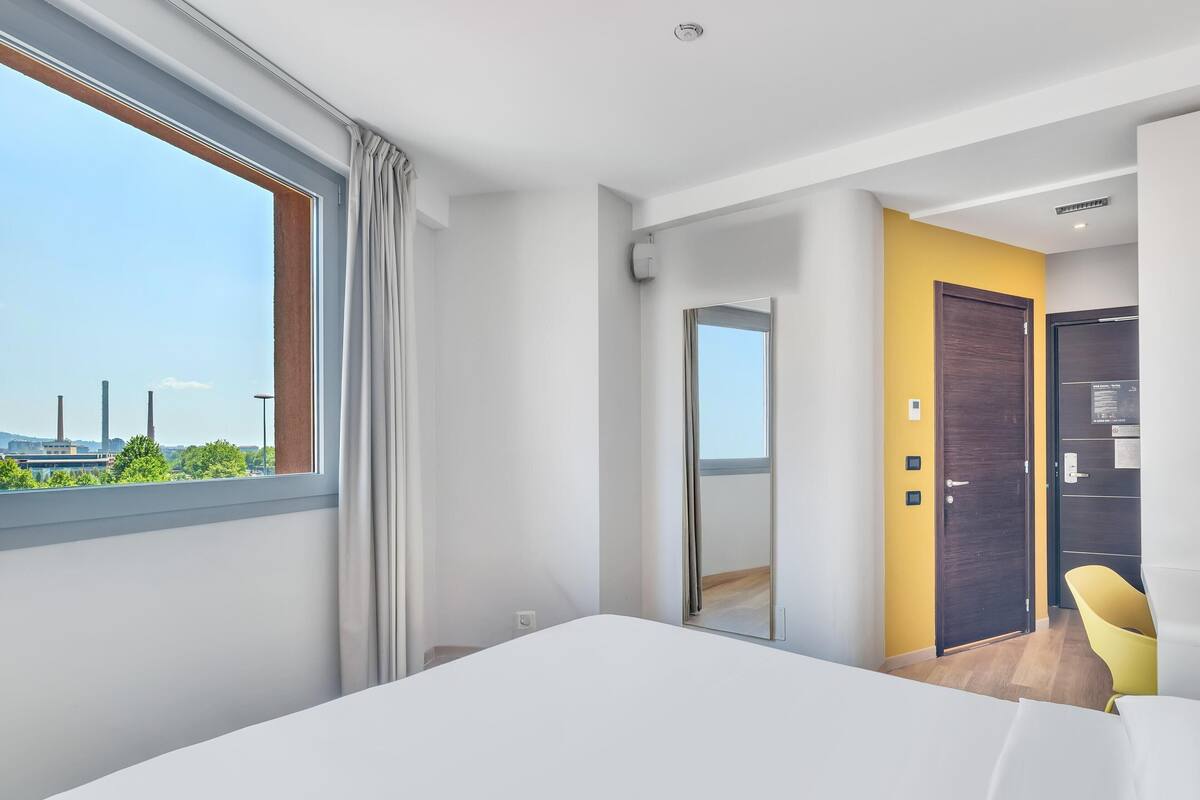 Quarto Duplo, não fumadores | Cofre no quarto, secretária