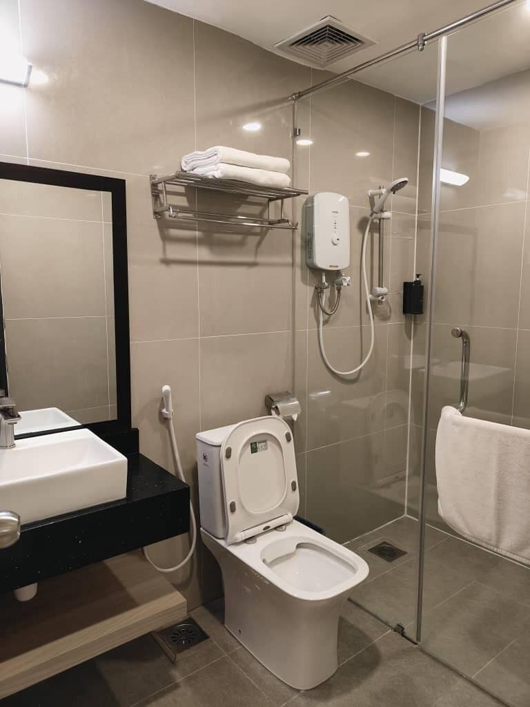 Quarto Duplo ou Twin Standard (with No window) | Casa de banho | Artigos de higiene pessoal grátis, um secador de cabelo 