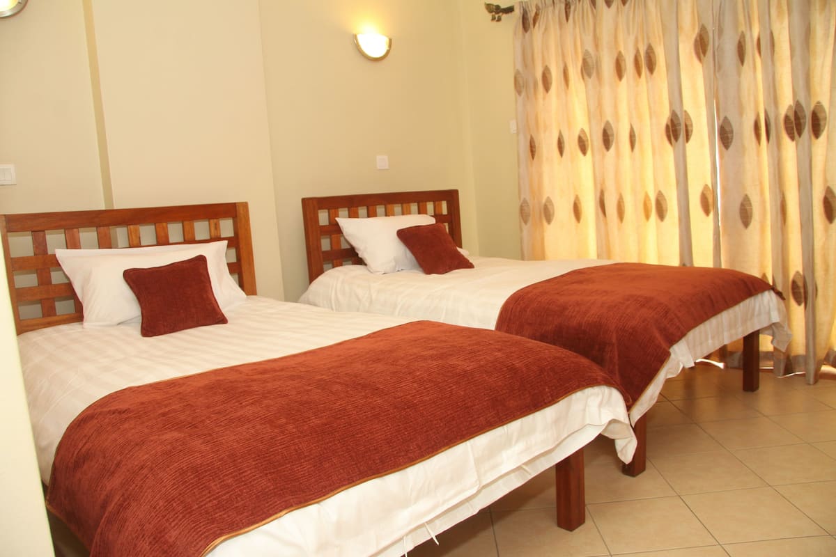 Quarto Twin Superior | Secretária, cortinas/cortinados opacos, Wi-fi grátis