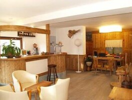 Área de estar no saguão