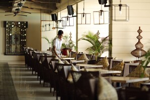 3 restaurantes: opção de café da manhã, almoço e jantar
