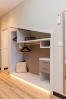 Lençóis italianos Frette, camas de colchão pillowtop, minibar 