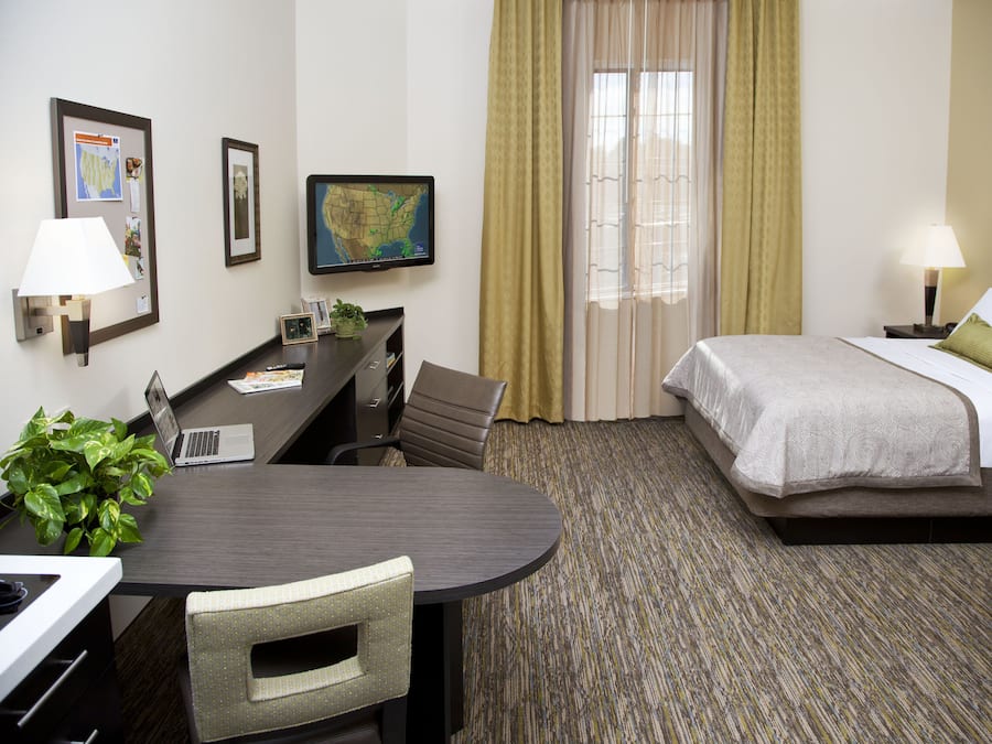 Roupas de cama antialérgicas, escrivaninha, Wi-Fi de cortesia