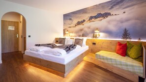 Quarto casal superior | Escrivaninha, espaço de trabalho para notebook, Wi-Fi de cortesia