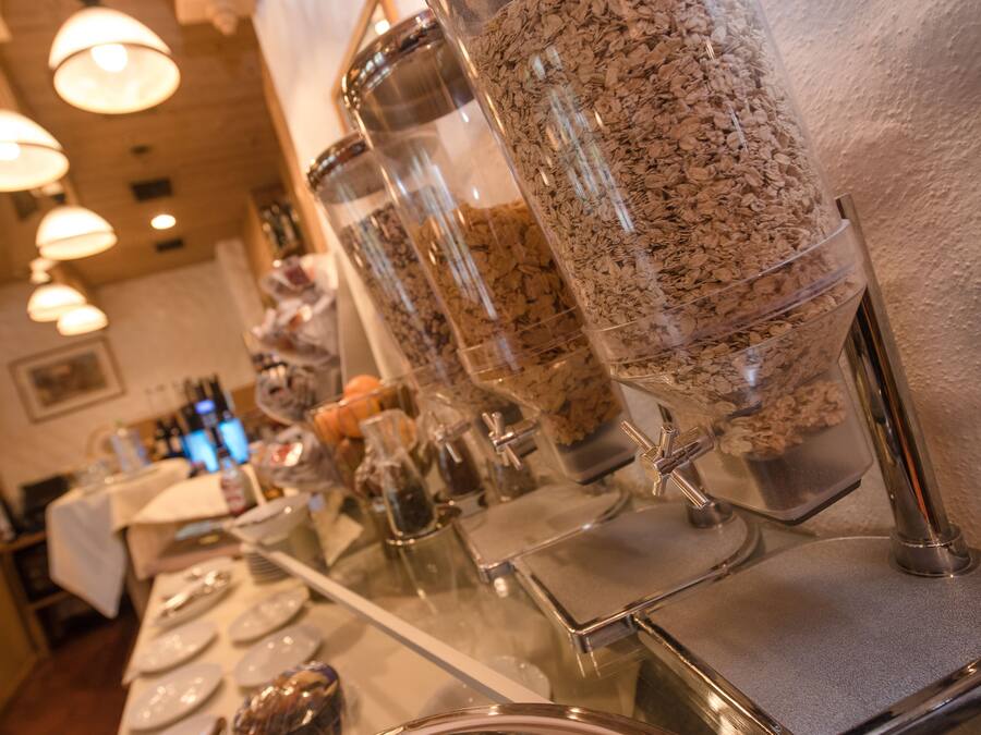 Café da manhã com buffet grátis todos os dias