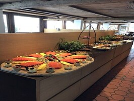 Café da manhã com buffet grátis todos os dias