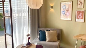 Quarto casal superior, 1 quarto, vista para o vale, no pátio | Roupas de cama premium, frigobar (abastecido com itens grátis)