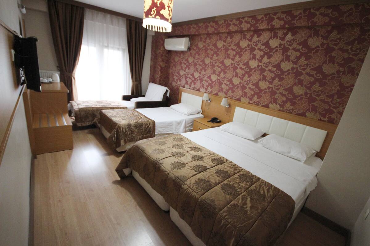 Quarto Familiar | Roupa de alta qualidade, minibar, cofre no quarto 