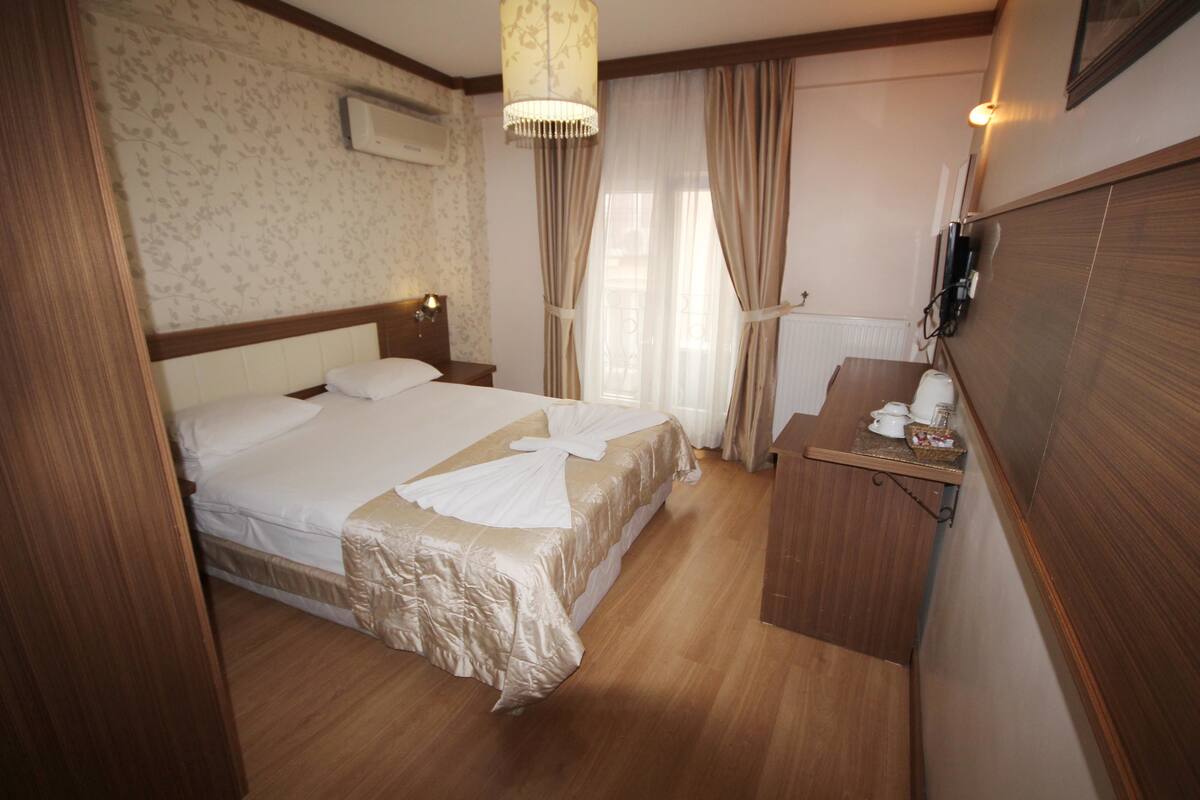 Roupa de alta qualidade, minibar, cofre no quarto 