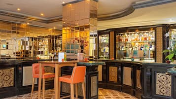 Piano bar