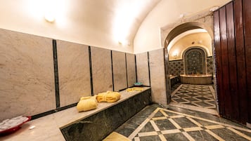 Sauna seca, banheira de hidromassagem, banho turco/hammam, hidroterapia