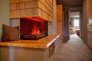 Suíte luxo | Roupas de cama premium, cofres nos quartos, escrivaninha