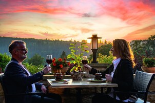 Pequenos-almoços servidos, cozinha regional, com vista para o jardim 