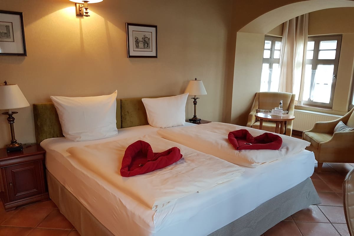 Com decoração personalizada, com mobília individualizada, secretária