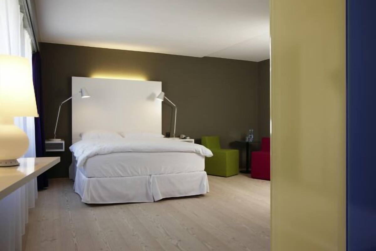 Quarto Duplo Superior | Roupa hipoalergénica, camas de colchão pillowtop, cofre no quarto 