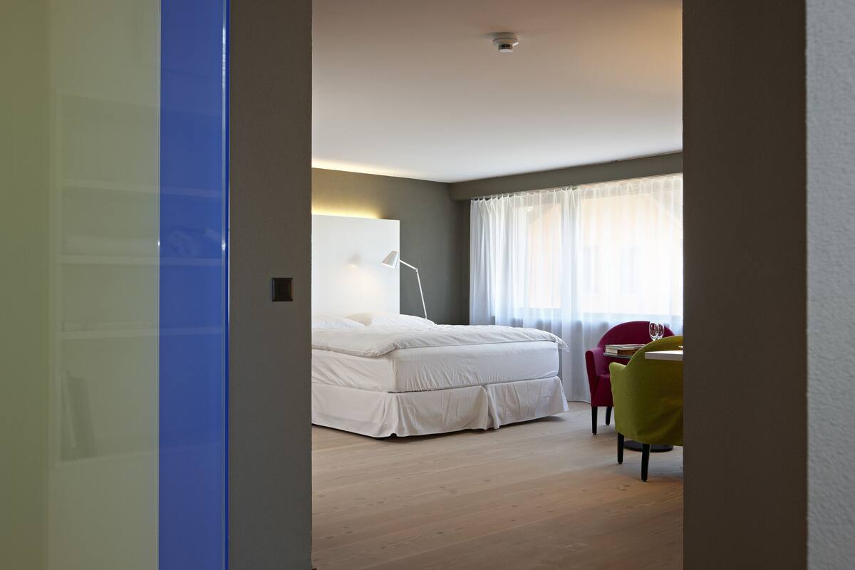 Suite Júnior | Roupa hipoalergénica, camas de colchão pillowtop, cofre no quarto 