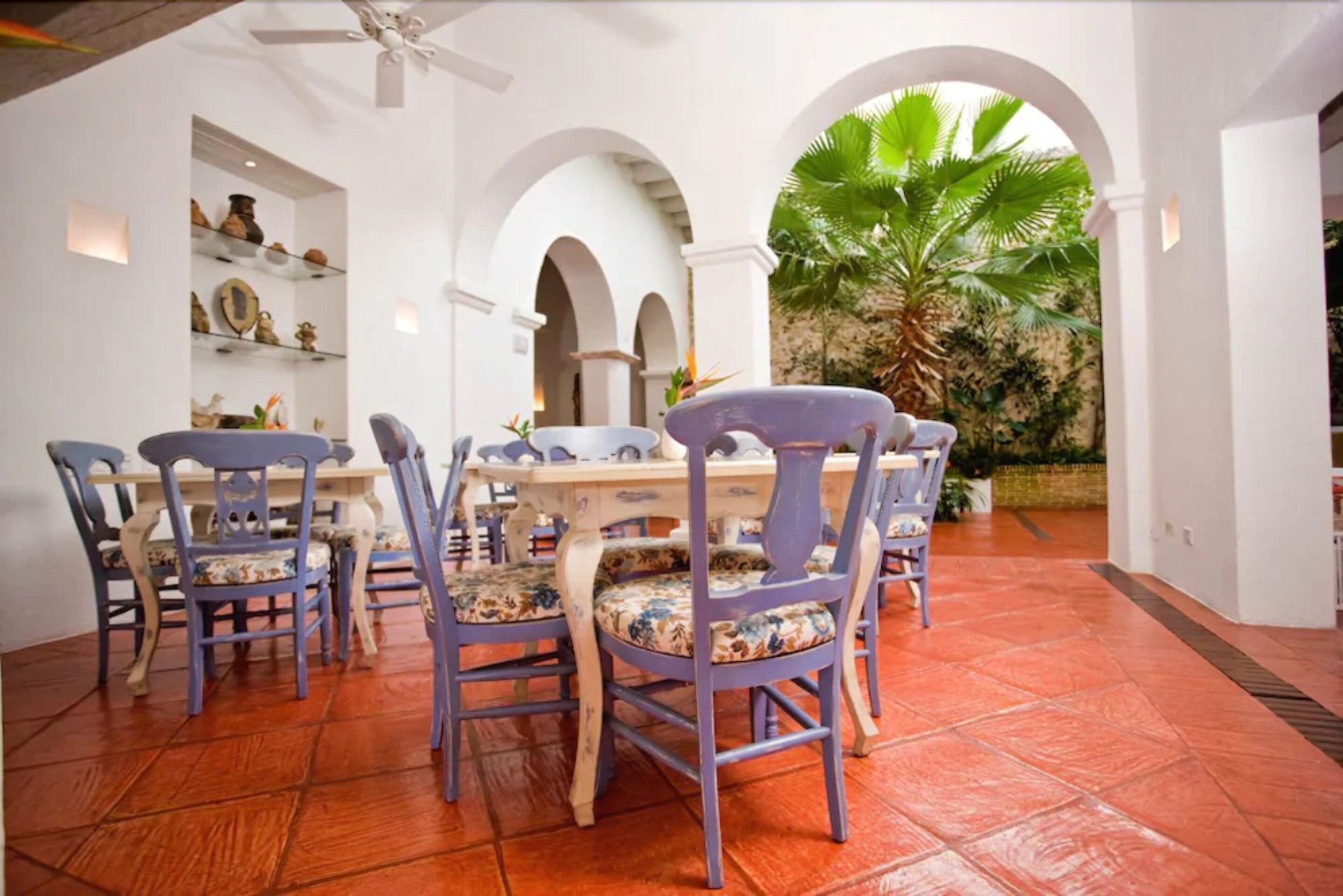 Pequenos-almoços, almoços, jantares servidos, cozinha caribenha 