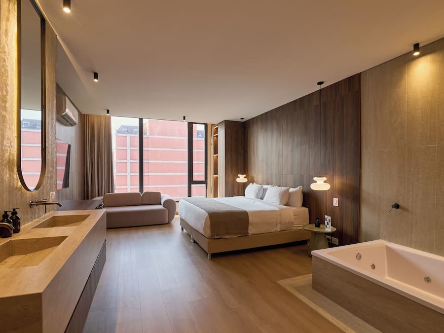 Quarto Duplo Júnior, banheira de hidromassagem | Roupa de alta qualidade, edredões de penas